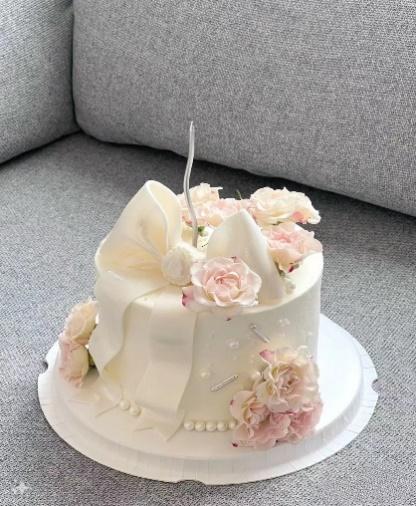 Light And Airy 3 - De Taste - Custom Cakes Singapore